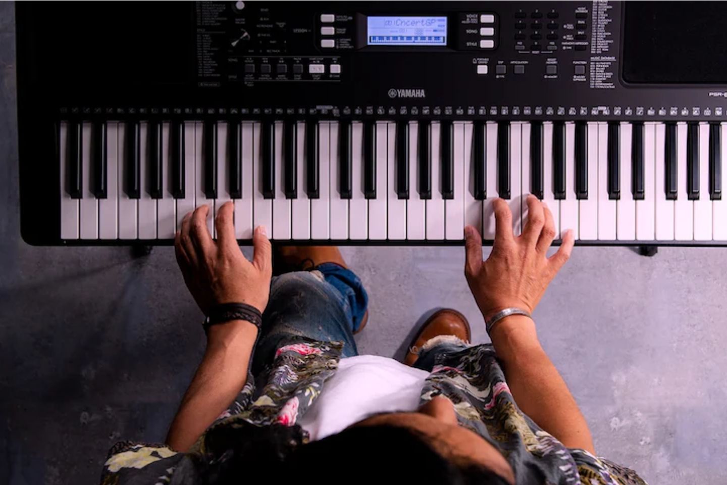 Teclado Yamaha PSR-E373 é bom? Vale a pena?