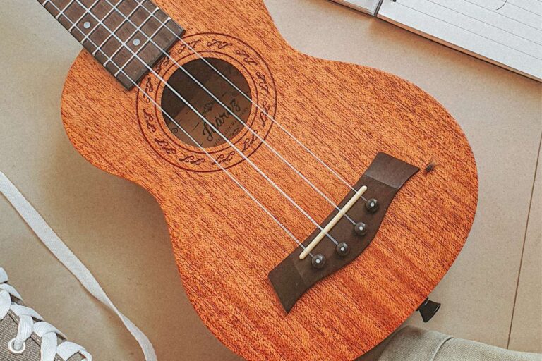 A História do Ukulele: De Instrumento Português a Ícone Musical