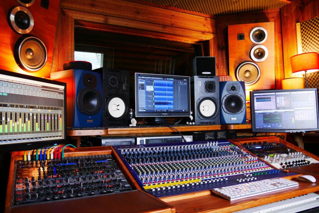 Entendendo a Função dos Monitores de Áudio: Uma Peça Chave na Produção ...